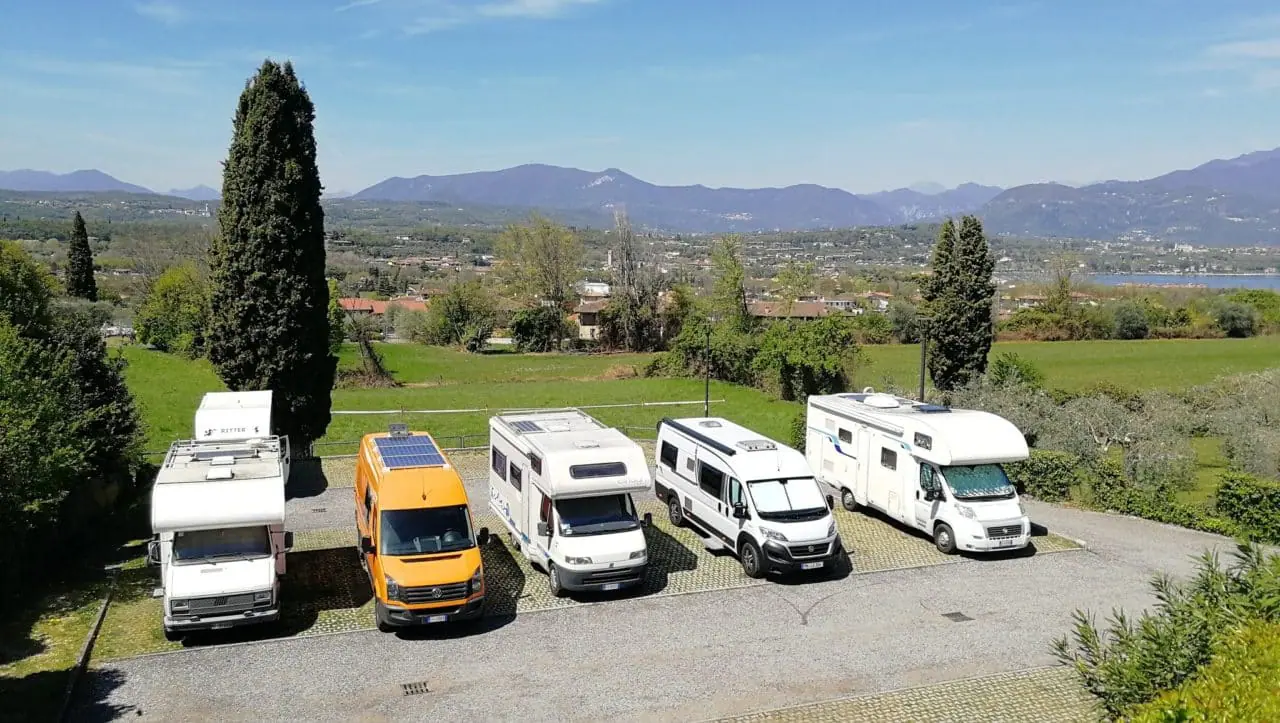 RV & Van Parking Guide: Understand Where you Can Park and Camp